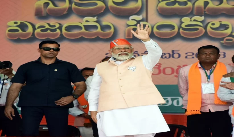 Telangana Assembly Election: Modi की झलक पाने खंबों पर चढ़े लोग, पीएम ...