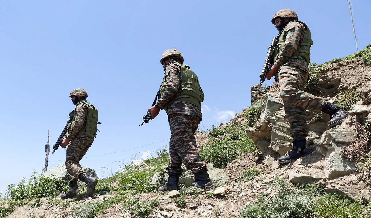 Operation Trashi: किश्तवाड़ एनकाउंटर में एक जवान शहीद, दो आतंकी ढेर ...