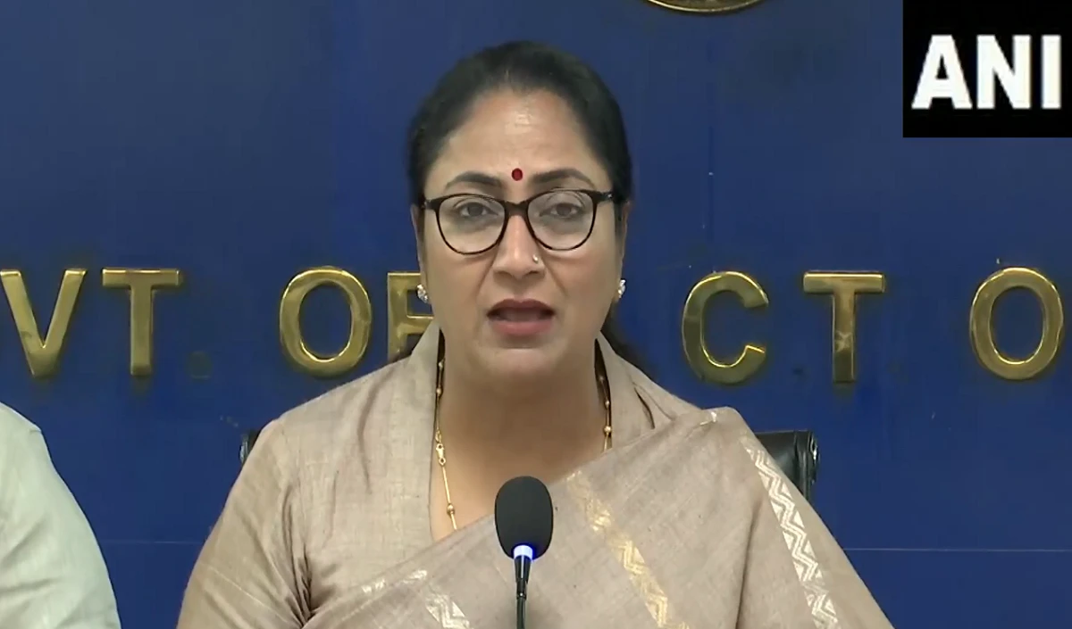 Delhi: CM Rekha Gupta का ऐलान: नए साल में गरीब परिवारों को मिलेंगे ...