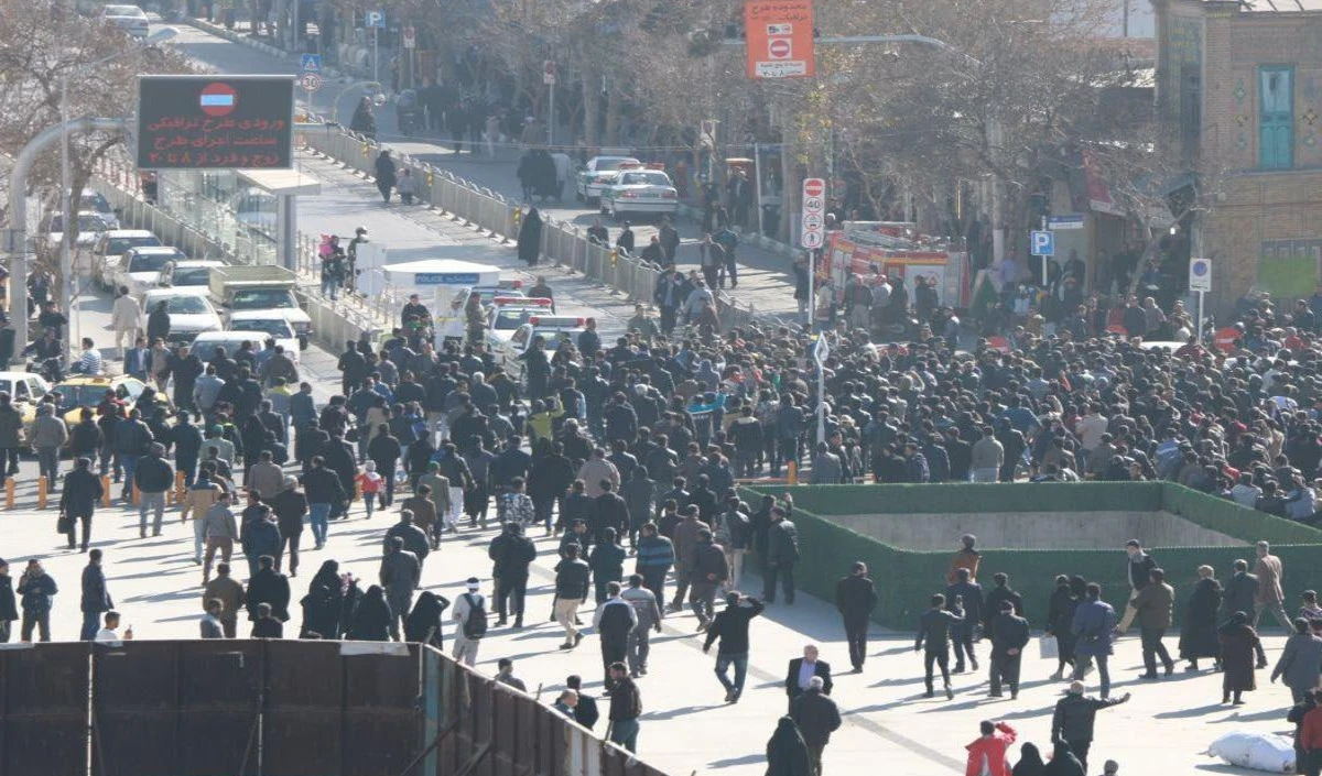 Iran में नए साल पर हिंसक हुए प्रदर्शन, महंगाई और सत्ता के खिलाफ बढ़ता ...