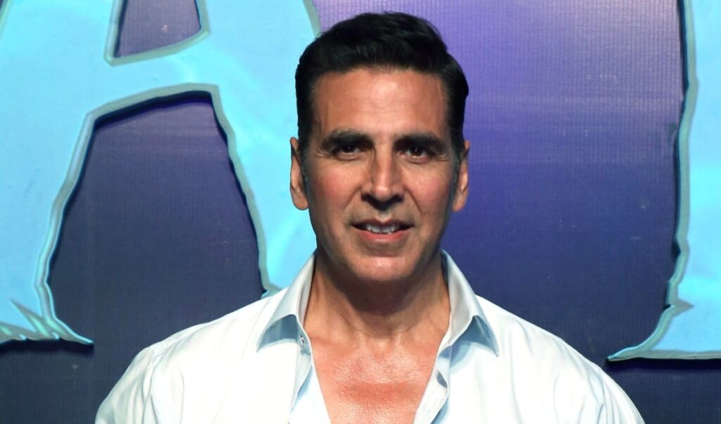 Mata Vaishno Devi के दरबार पहुंचे Akshay Kumar, पवित्र गुफा में टेका ...
