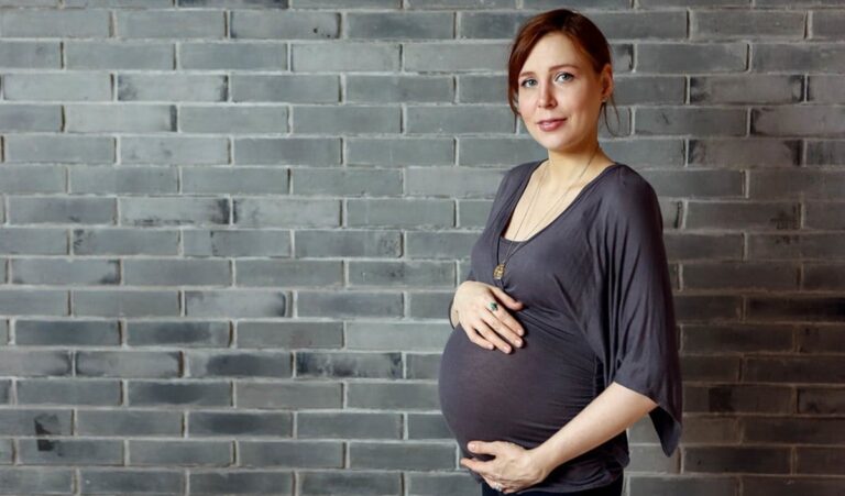 Pregnancy Care: प्रेग्नेंसी में Dehydration का Double Attack, मां और ...