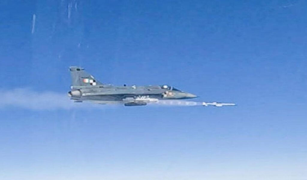 Tejas Mk1A प्रोजेक्ट को बड़ा झटका, HAL ने ‘फ़र्ज़ी’ रिपोर्ट देने वाली ...